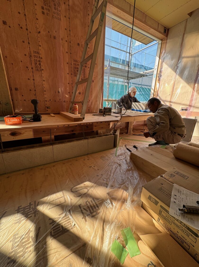 蒲郡市「水竹町の家」では造作ベンチ下の蓄熱体工事、外壁工事も進んでいます | 豊川、蒲郡の注文住宅、新築、工務店 | KOZEN-STYLE ...