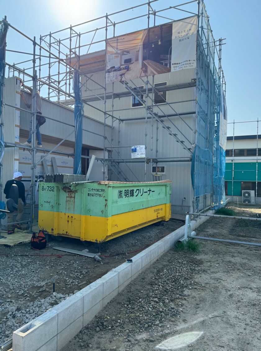 蒲郡市「水竹町の家」では造作ベンチ下の蓄熱体工事、外壁工事も進んでいます | 豊川、蒲郡の注文住宅、新築、工務店 | KOZEN-STYLE ...